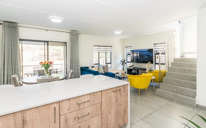 Charming 3-bed Haven In Fourways - Lanseria