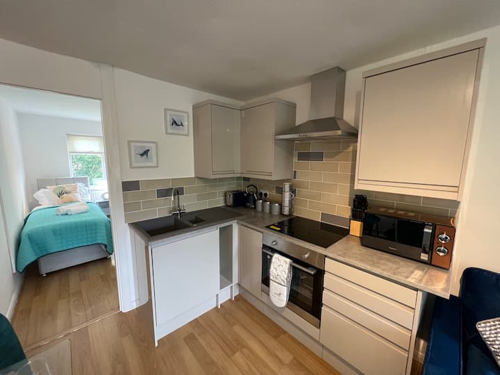 2 Bedroom Flat, Free Parking & Wi-fi - Milton Keynes
