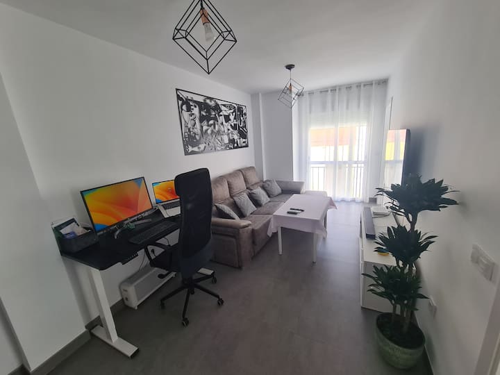 Modern Apt. Near City Centre W/ Remote Work Setup - Provincia de Málaga, España