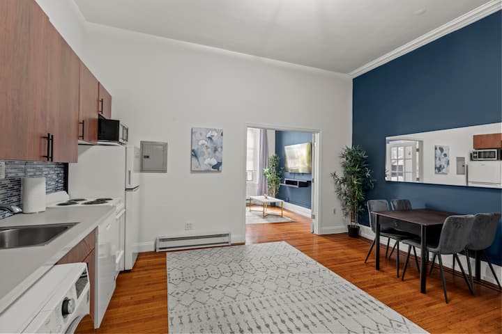 *King-bed Suite* Sleeps 4 * 65" Tv * Rittenhouse - Philadelphia, PA