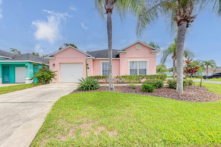 Gorgeous 4 Bedroom Home, With Conservation View - Celebration, FL