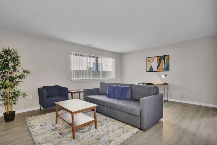 2 Bdrm Apt W/ Free Parking In Heart Of Kalamazoo - Kalamazoo, MI