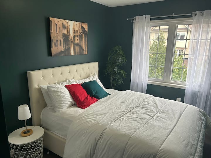 Private Room In Ajax - Pickering