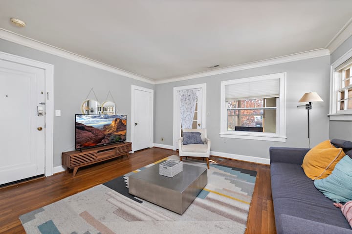 Spacious 2br In South Plaza - Kansas City, MO