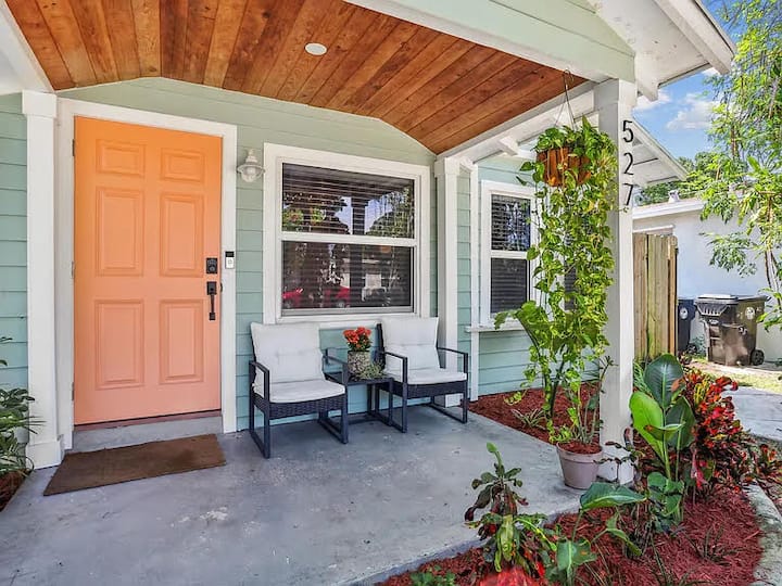 Cozy Cottage - Beach Bliss Meets Downtown Charm! - Lake Worth, FL