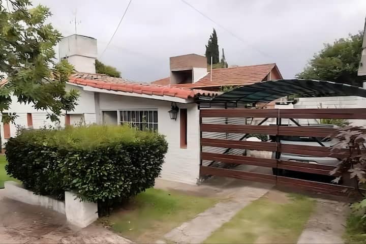 House For 6-8 People Centrally Located - Villa Carlos Paz