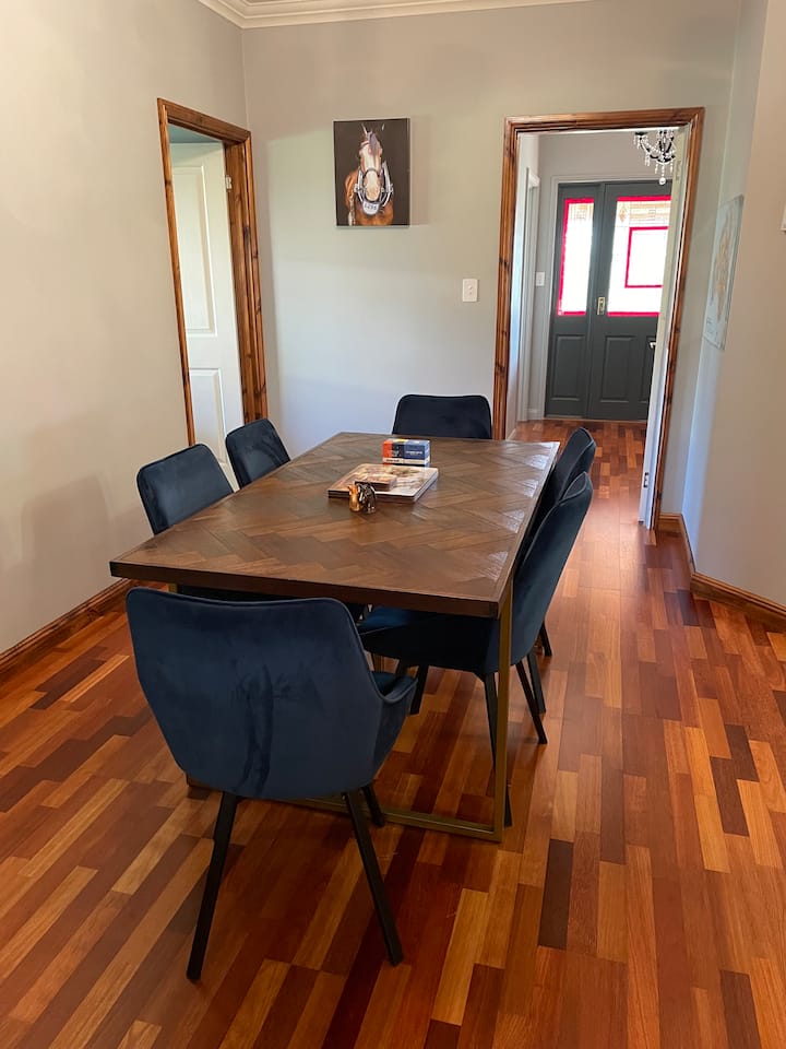 Large King Room In Bendigo Farm Stay - Bendigo