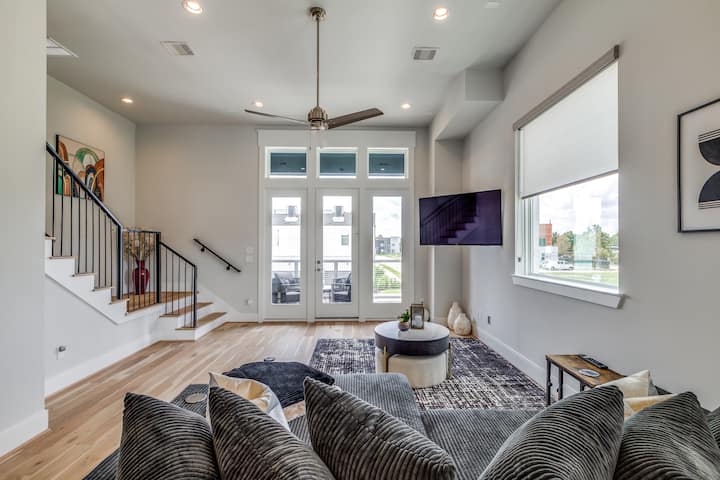 Luxurious 3 Story Home In Houston! Elegance Galore - Houston, TX