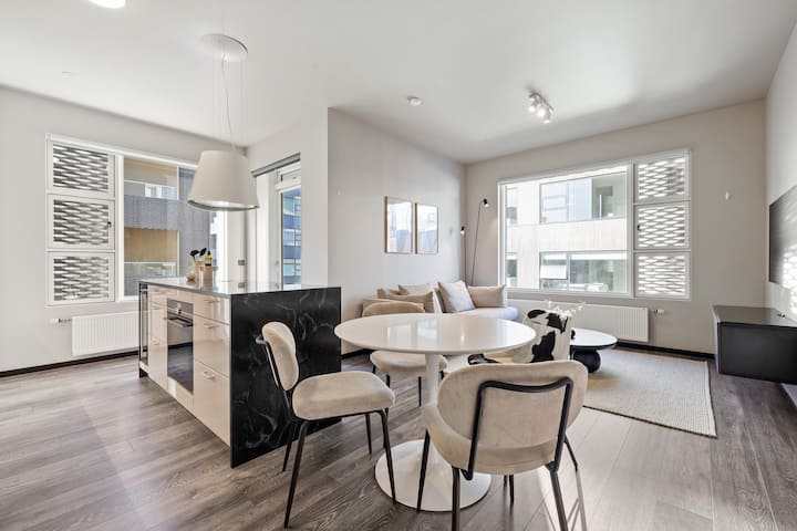 Cozy Lux 2br/2ba With Free Parking City Center - 레이캬비크