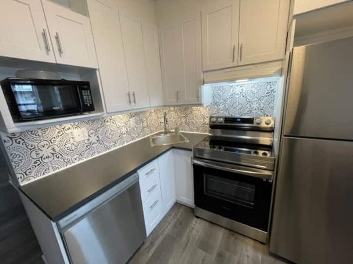 New 3bdrm! Wifi, A/c,parking -  20% Off 32 Days +! - LaSalle
