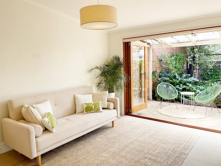 Victorian Terrace House With Lush Garden - Melbourne