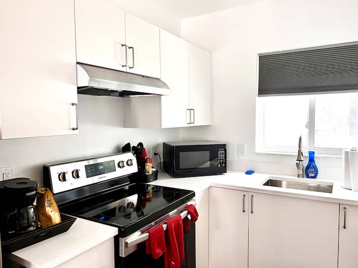 Hibiscus Oasis #2: Studio W/pool Walkable To Beach - Pompano Beach, FL