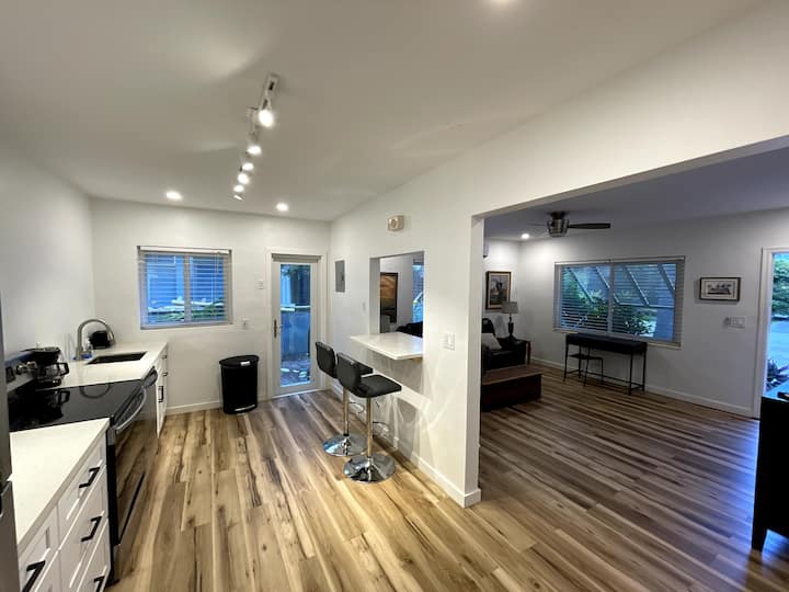 Hibiscus Oasis #1: 1b1b W/heated Pool - Pompano Beach, FL