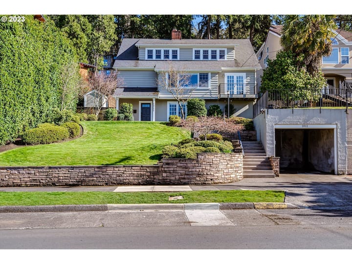 Eugene Large Home, Furnished, Walkable, Close To U - Eugene, OR