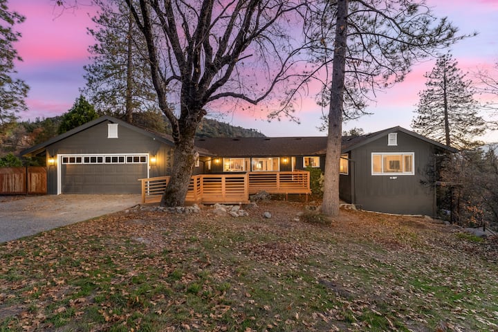 7br Yosemite Escape W/ Views | Spa | Game Room - Oakhurst, CA