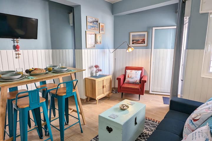 Coralblu, Stylish Beachside Flat - Fast Wi-fi - Armação de Pêra