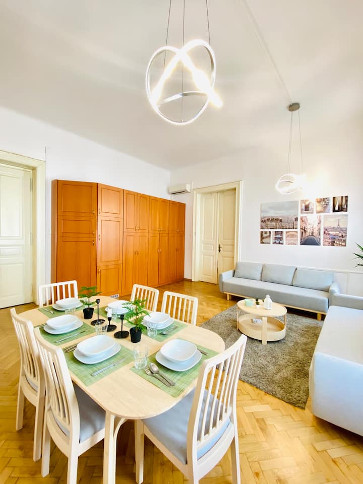 Ferenc Flat-next To Metro And Aldi-air Conditioner - Budapest