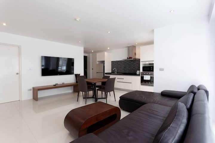 Beachside 2-bed Condo + Rooftop - Kata Beach