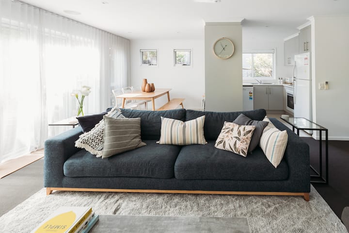 Beach Side Retreat; Wi-fi, Linen & Pet Friendly - Sandy Point, Australia