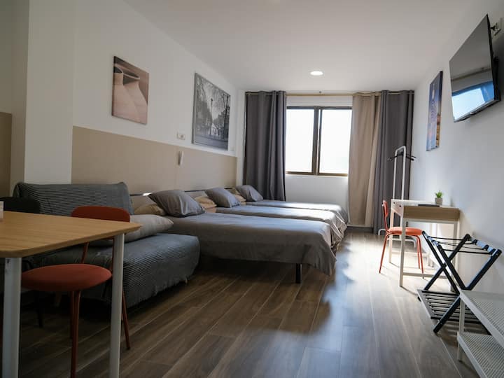 Estudio Triple Con Sofá Cama - Getafe