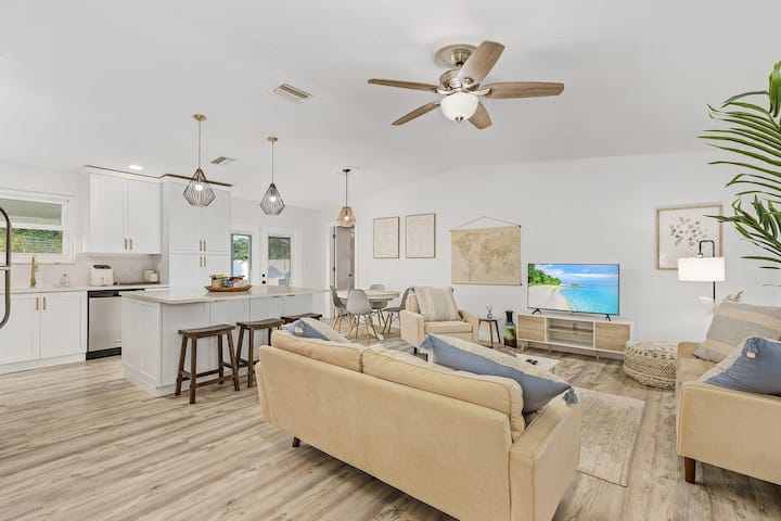 Home In Sunny Cape Coral, Bbq, Fenced Yard, Lanai - Cape Coral, FL