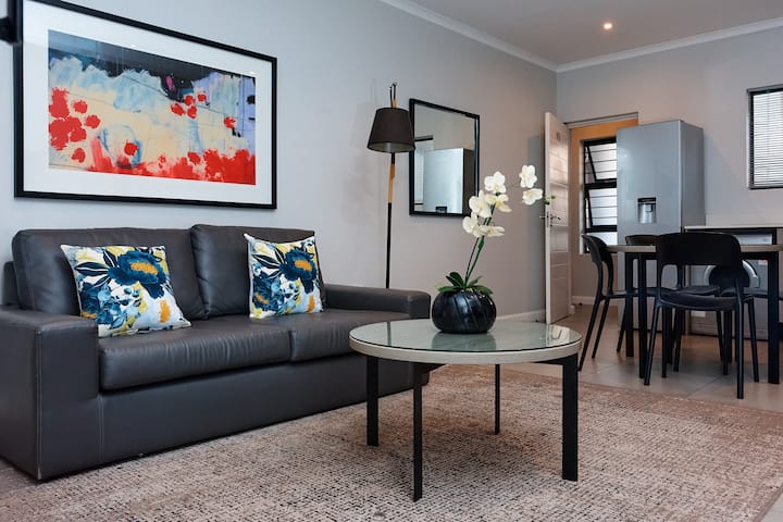 1 Bed Apartment | 5g Wi-fi | Netflix | Inverter - Sandton