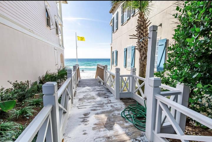 The Cottage, Steps From Private Beach - Destin, FL