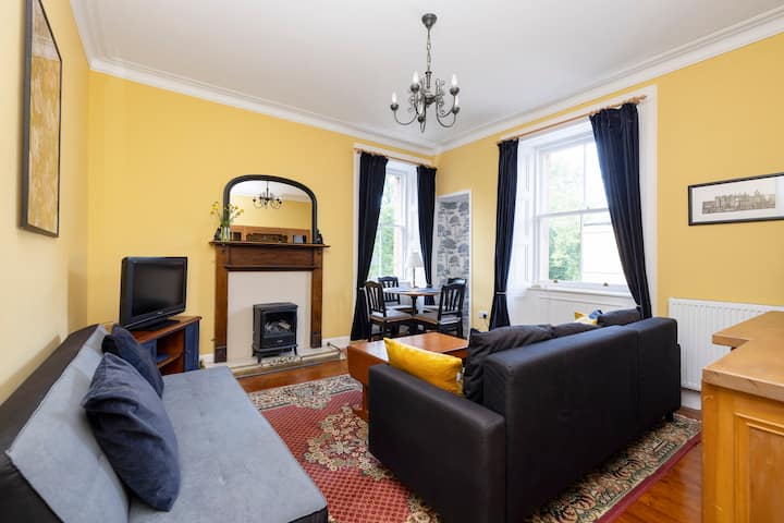 Charming 2-br City Apartment Near Old Town - Edimburgo