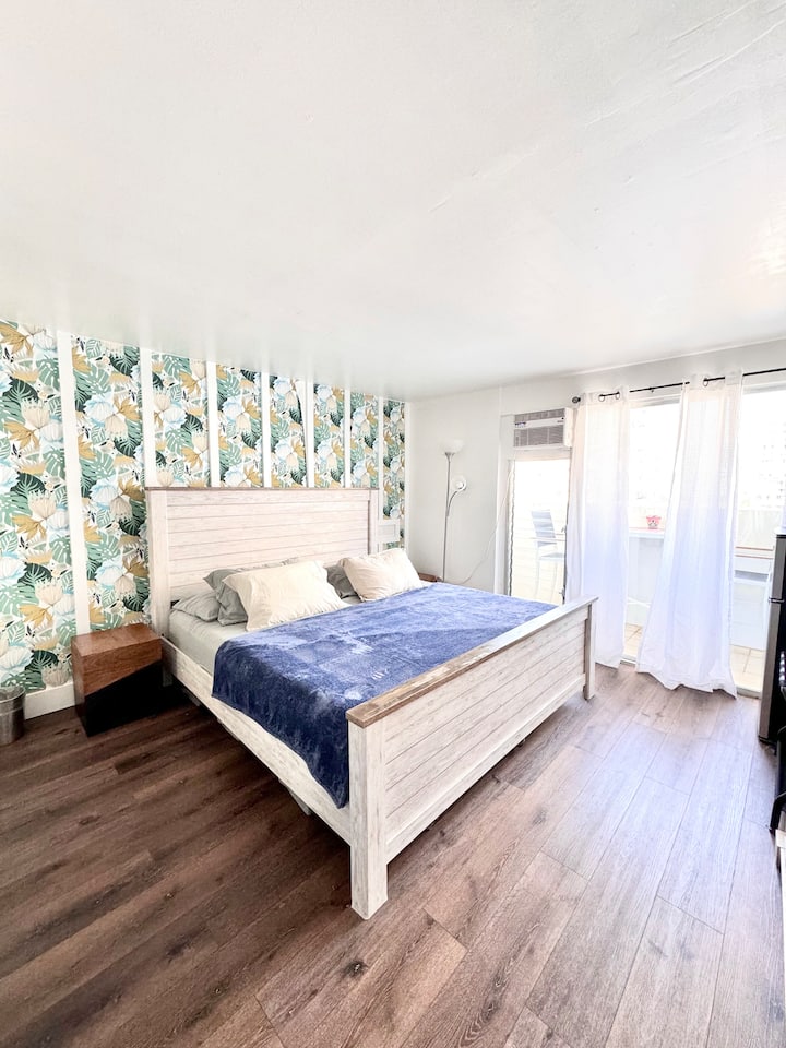 Cozy Studio W/ Private Balcony - Mākālei Beach Park