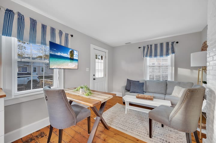 Adorable Cottage, 5 Min Walk To Water & Coffee - Old Saybrook, CT