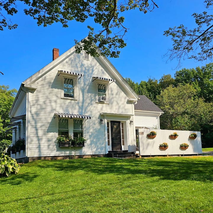 Gorgeous Midcoast Maine 3br Modern Farmhouse - Camden, ME