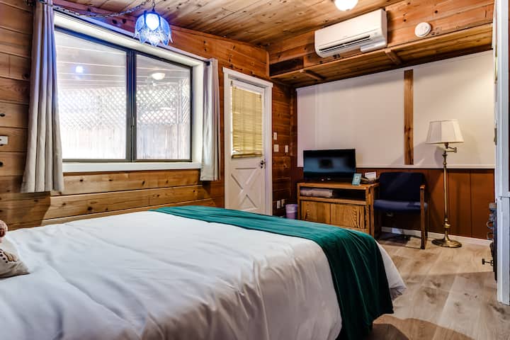 Friendly Neighborhood Studio In Central Eugene - Eugene, OR