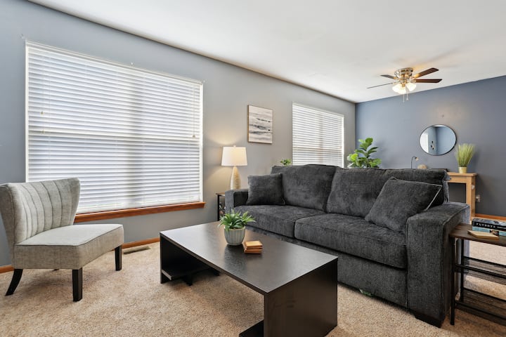 Classic & Spacious 3/2.5 Fenced - Champaign, IL