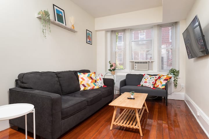 Large 3br - 1 Free Parking Spot - Walk To Subway - Brookline