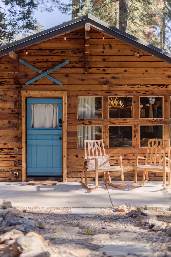 Dreamy Mountain Cabin Near Lake, Skiing, & Trails - Lake Tahoe