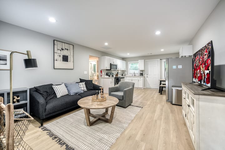 Downtown Duluth ~ Modern Serenity ~ Parking&bbq - Johns Creek, GA