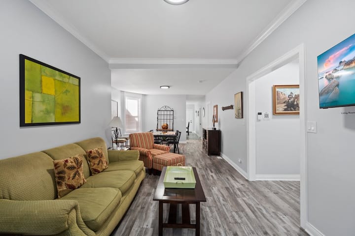 Private 2 Bed Apt W Garage, Laundry & Yard - South Front Avenue, IL