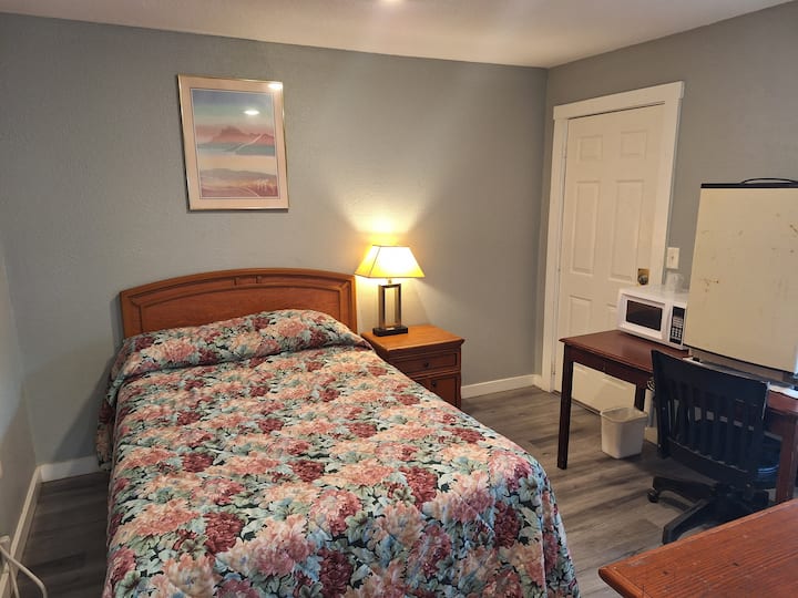 Angelina Motel Living Units (1 Bed) - Lufkin, TX