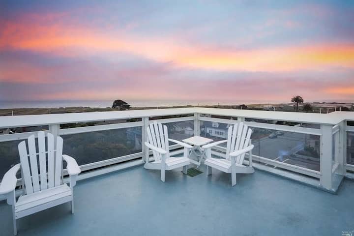 Redwood Room Studio In The Weller House Tower - Fort Bragg, CA