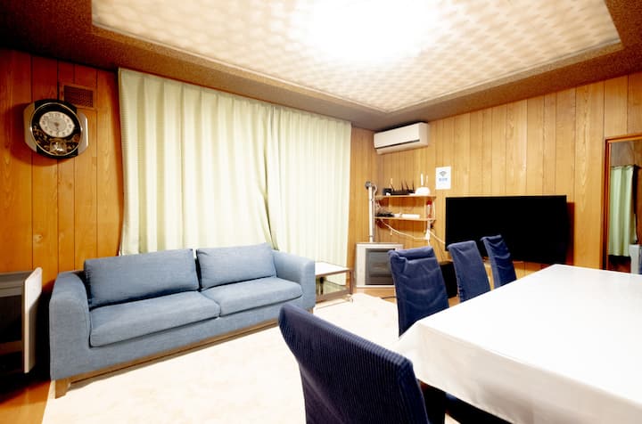 Furano's Ski Retreat! 7-min Walk To Lifts Sleeps 8 - 蘆別市