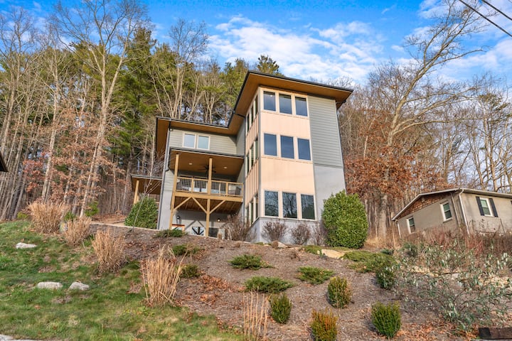 Modern Mountain Home! Hot Tub Sleep 8 - Weaverville, NC