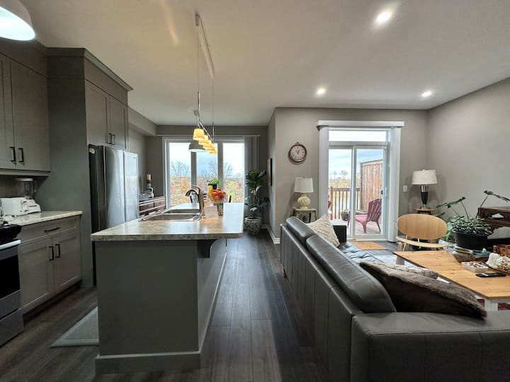 Peaceful Pondside Retreat In The Heart Of Niagara - ウェランド
