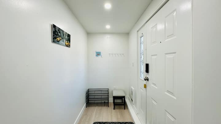 Cozy Retreat For Couples! - Surrey, BC