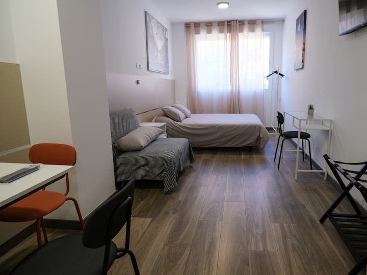 Estudio Cama Doble Y Sofá Cama - Getafe