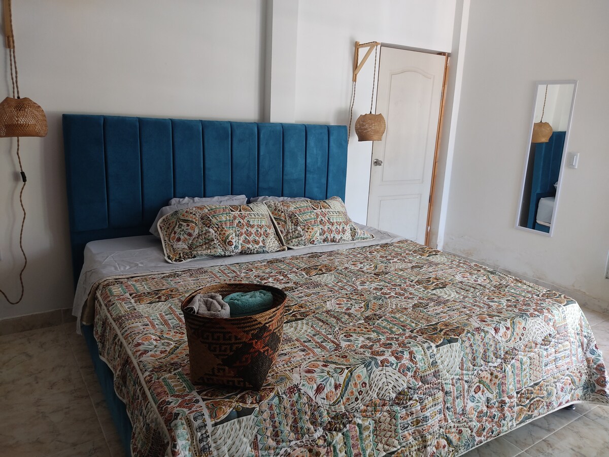 Cama King con vista a la Piscina - Hoteles en alquiler en Rozo, Valle ...