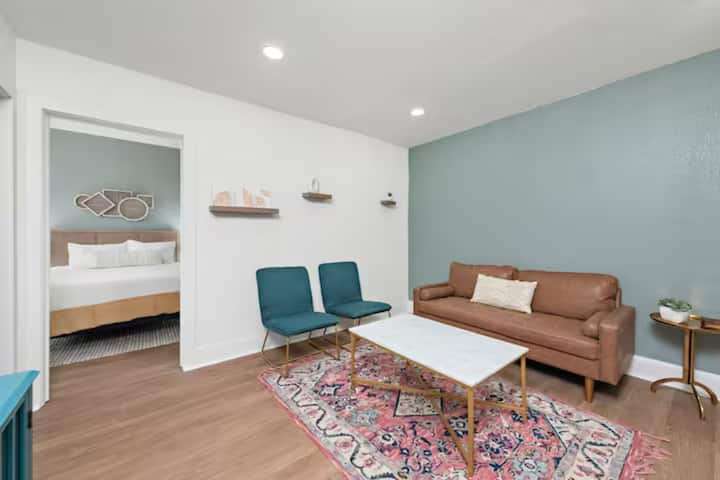 Beautiful 2 Bedroom Apartment - Kansas City, MO