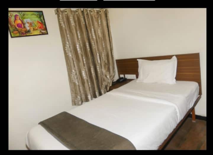 Avea- Simple & Cozy Single Room - Madurai