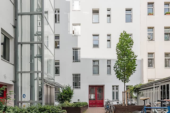 Cozy Apartment With Terrace In Kreuzberg - Berlin