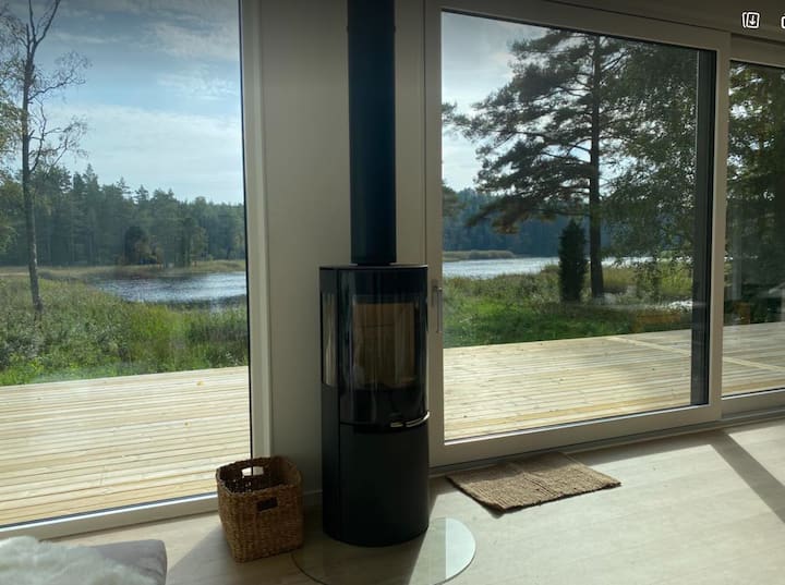 Nybyggd Villa Enskilt Vid En Sjö - Schweden