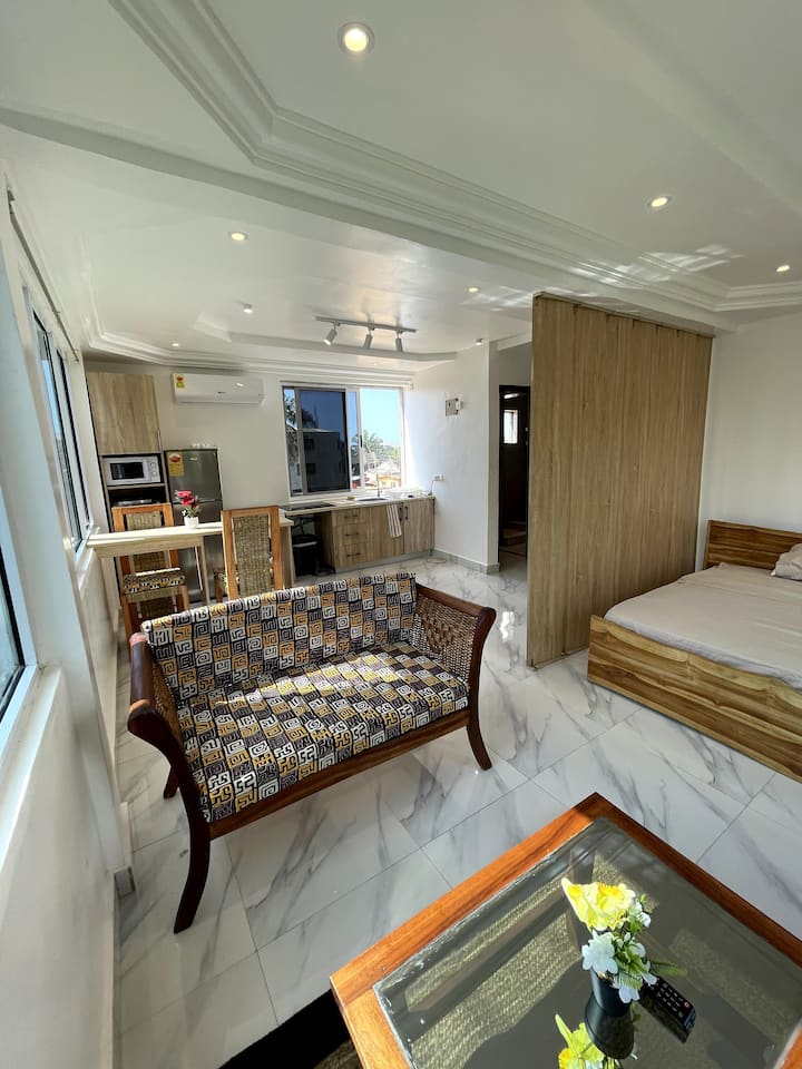 Big & Secure Studio In The Center Of Osu - Accra